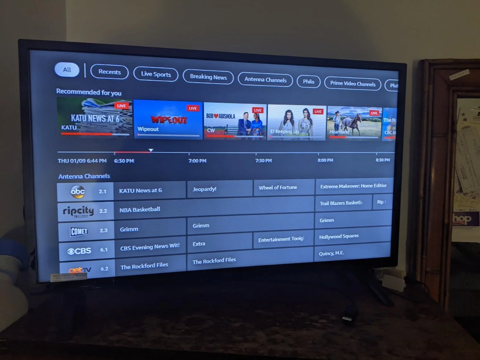 UltraLink HDTV Antenna - Cut the Cord & Enjoy Free HD TV
